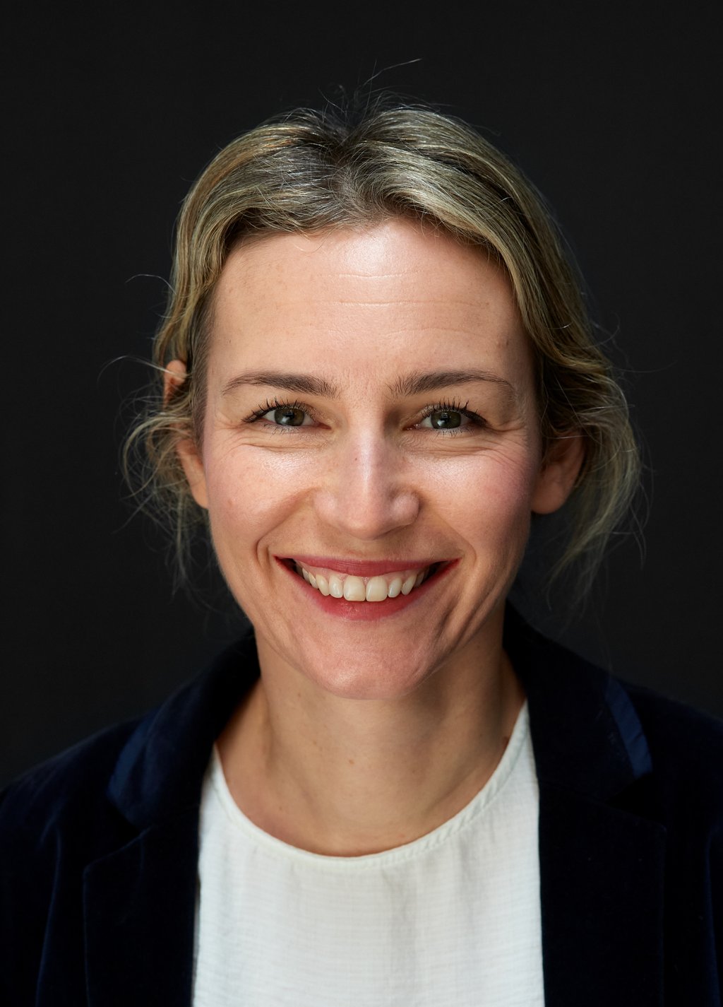 Lea Ypi THE NEW INSTITUTE - THE NEW INSTITUTE